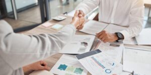 What is B2B Customer Service? Best Practices & Real Examples