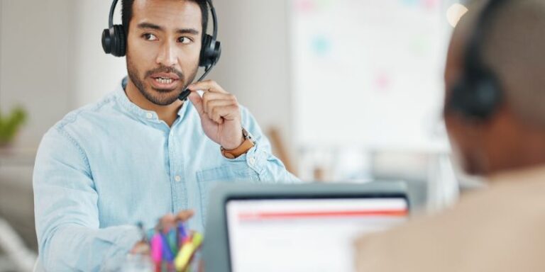 13 Proven Strategies for Delivering Consistent Customer Service