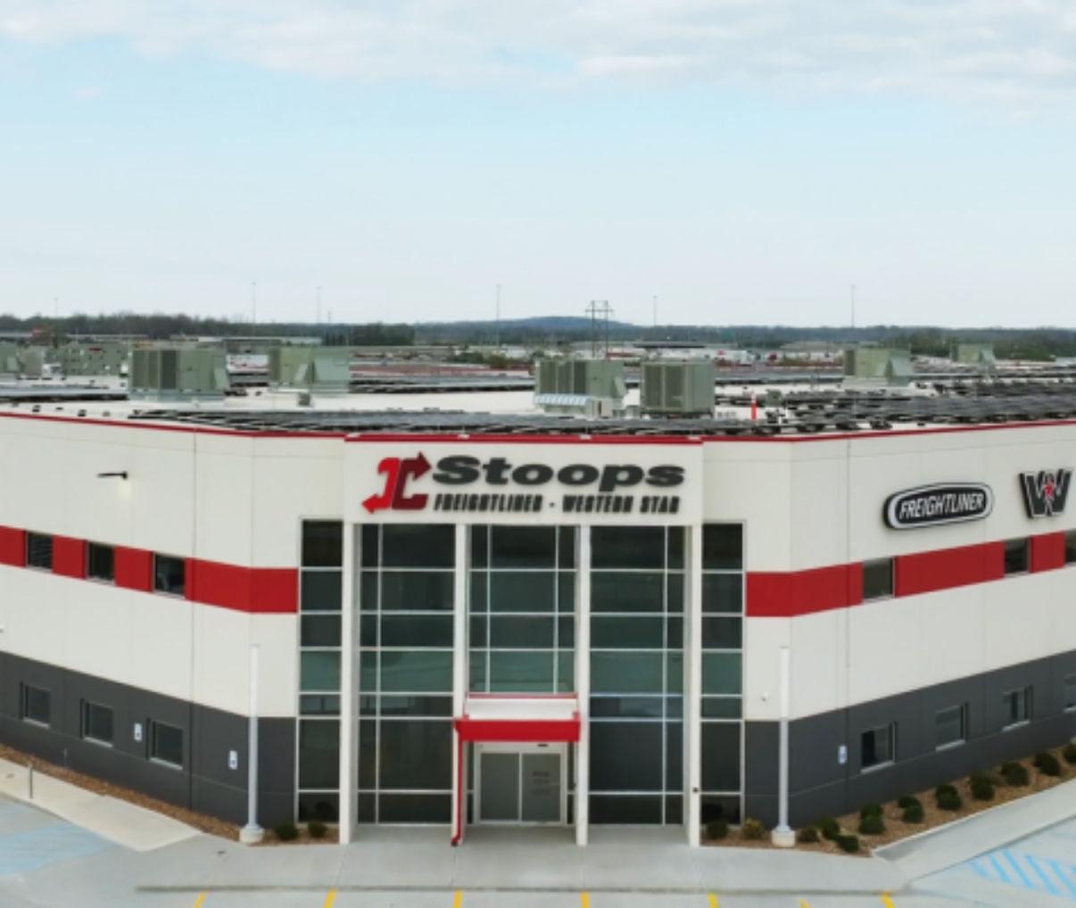 Stoops Freightliner Truck County, USA | Queue Management